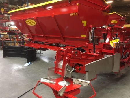 Bredal - Gødningsspreder med op til 48 m spredebredde . Kontakt TBS ...